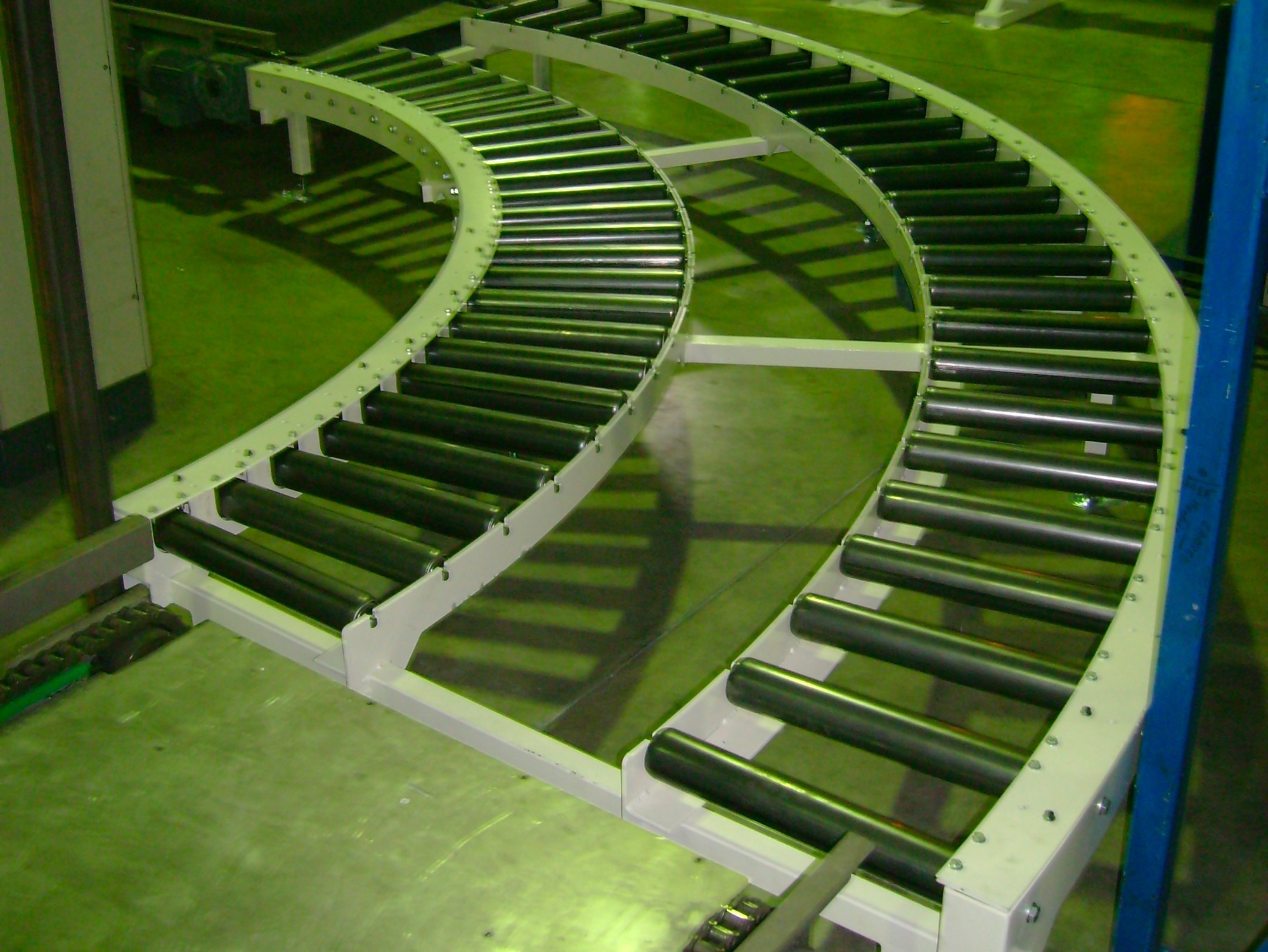 Curved motorized roller conveyor - iteks
